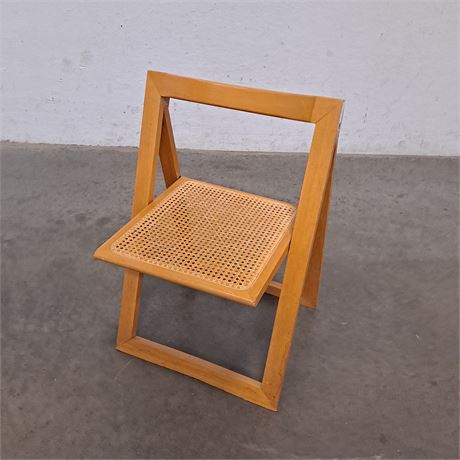 UW SWAP Online Auction - Folding Chair (2D)