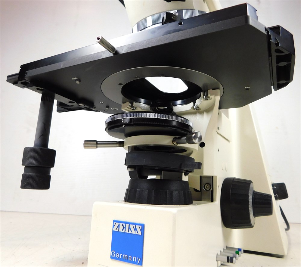 UW SWAP Online Auction - Trinocular Compound Microscope (A7)