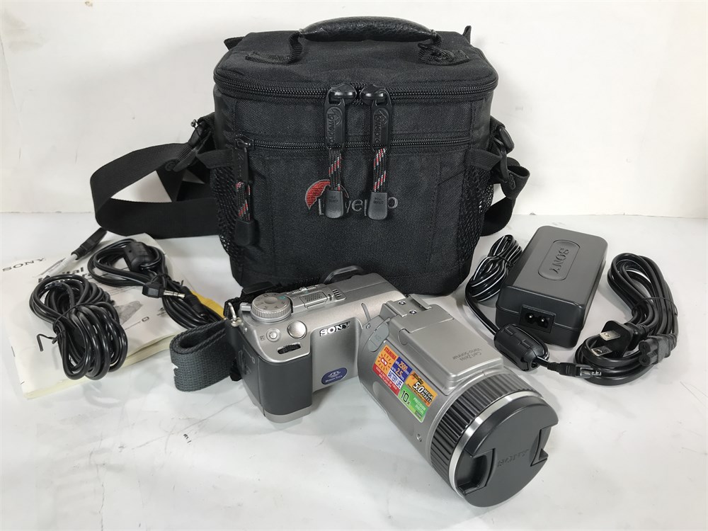 UW SWAP Online Auction - Digital Still Camera (B12)