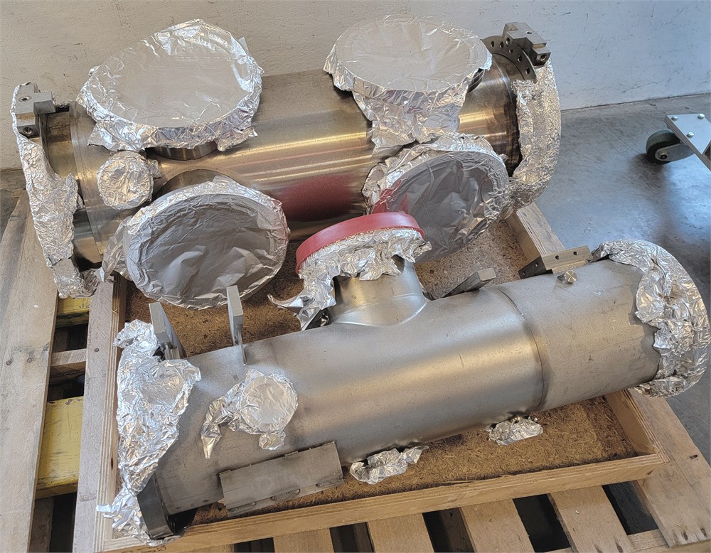 UW SWAP Online Auction - Pair of High Vacuum Pipe Fittings (B10)