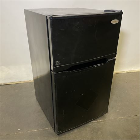UW SWAP Online Auction - Mini Fridge (7F)