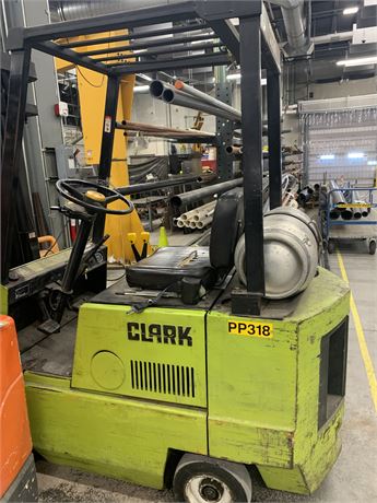 UW SWAP Online Auction - Clark GCS-17S Forklift