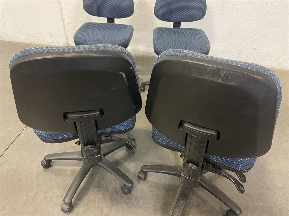 UW SWAP Online Auction - Lot of 4 Office Chairs (1D)