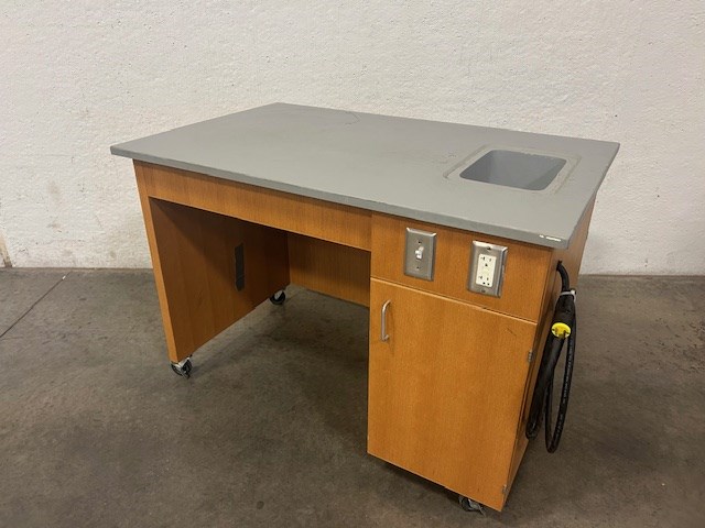 UW SWAP Online Auction - Mobile Lab Station (6D)