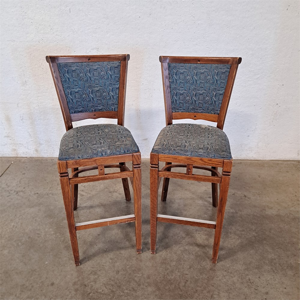 UW SWAP Online Auction - Pair of 2 High Chairs (1D)