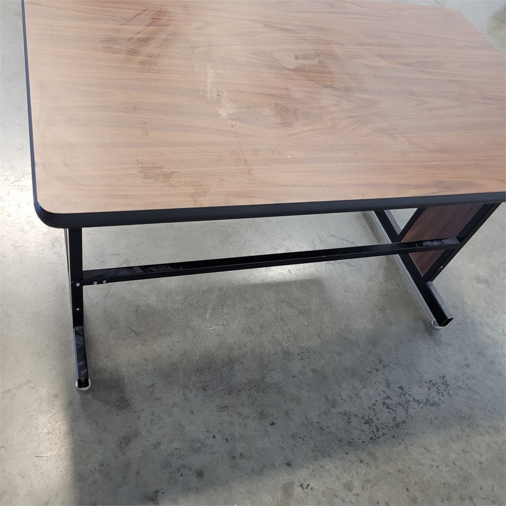 UW SWAP Online Auction - Office Desk (B4)