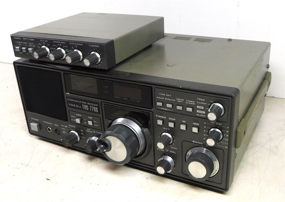 UW SWAP Online Auction - Shortwave HAM Radio Console (A8)