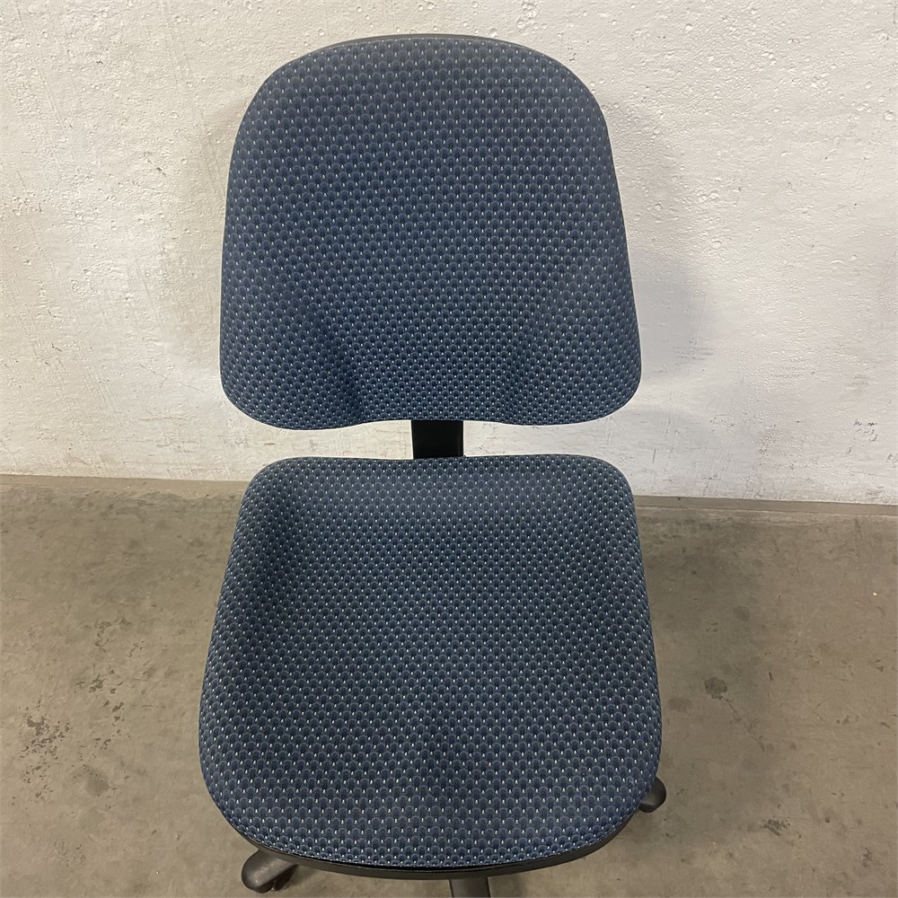 UW SWAP Online Auction - Lot of 4 Office Chairs (1D)