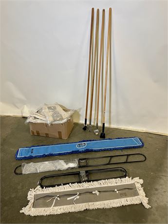 UW SWAP Online Auction - Lot of Assorted Dust Mop Supplies (7A)