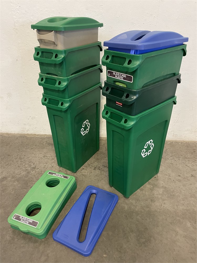 UW SWAP Online Auction - Lot of 8 Trash Bins (5C)
