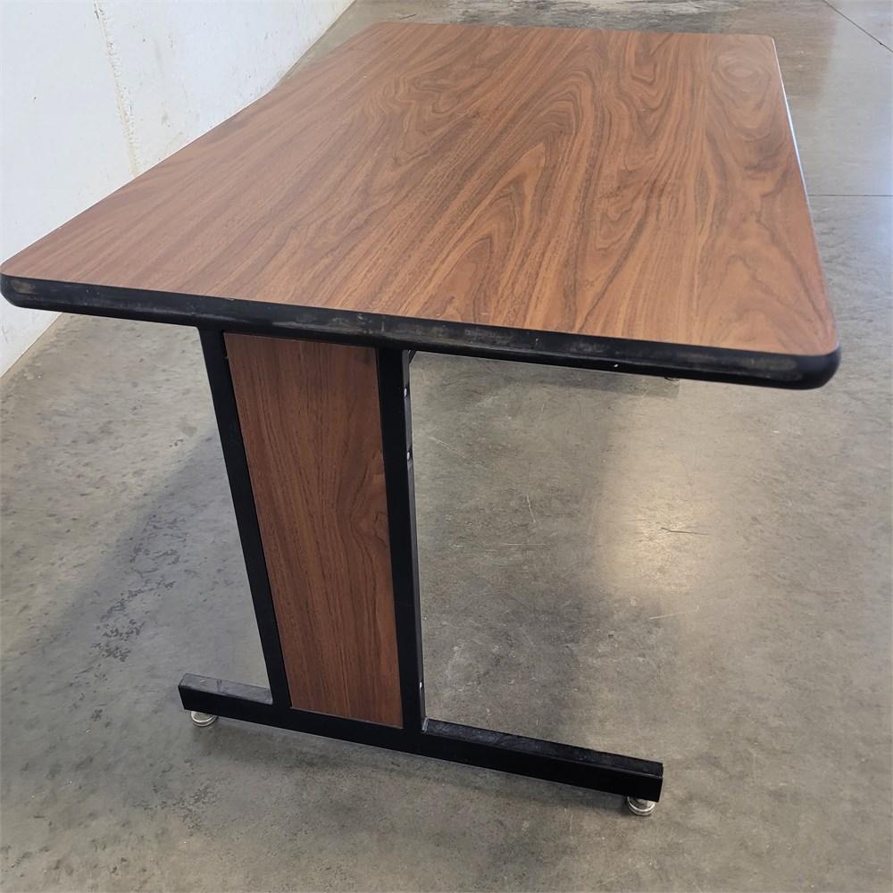 UW SWAP Online Auction - Office Desk (B4)