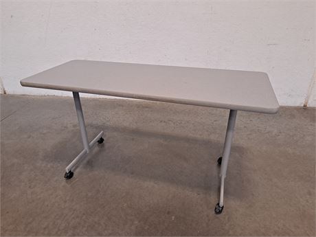 UW SWAP Online Auction - Mobile Table (B4)