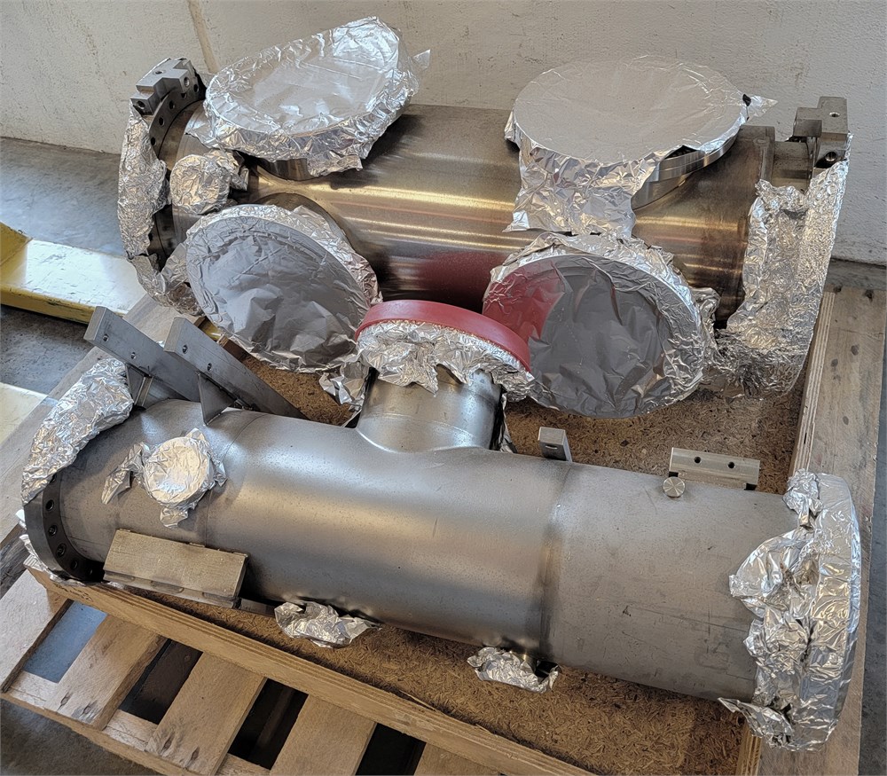 UW SWAP Online Auction - Pair of High Vacuum Pipe Fittings (B10)