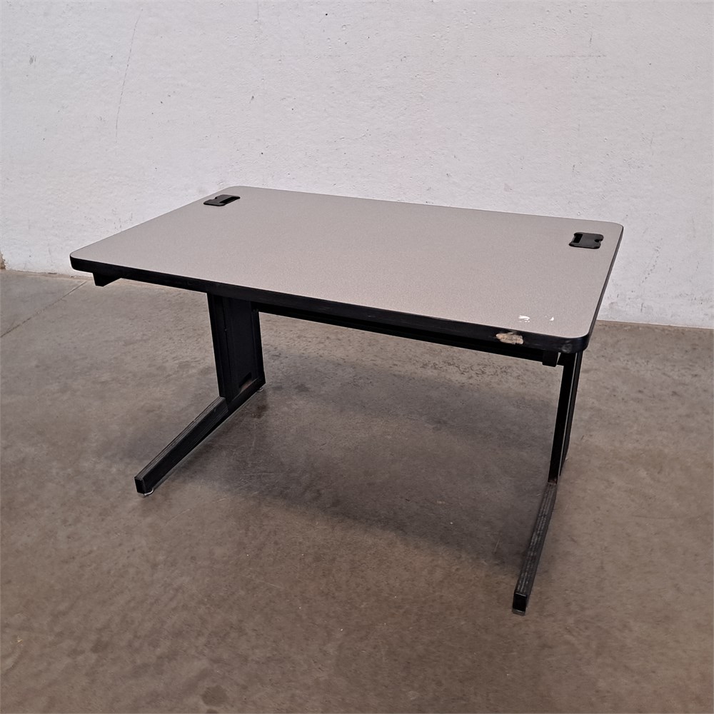 UW SWAP Online Auction - Office Desk (5E)