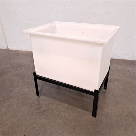 UW SWAP Online Auction - Plastic Tub with Stand