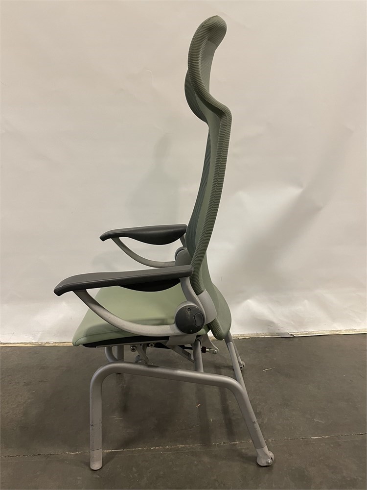 UW SWAP Online Auction - Nemschoff Chair (2C)