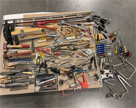 UW SWAP Online Auction - Large Lot of Assorted Tools (6C2)