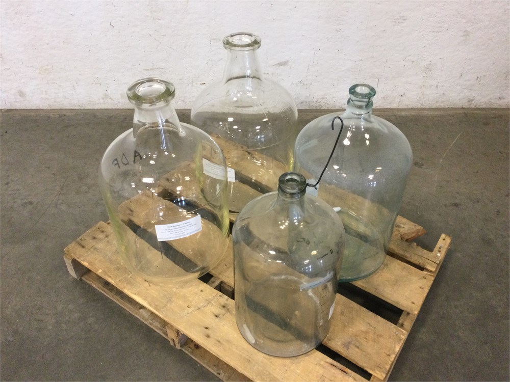 UW SWAP Online Auction - Lot of 4 Glass Bottles (6B2)