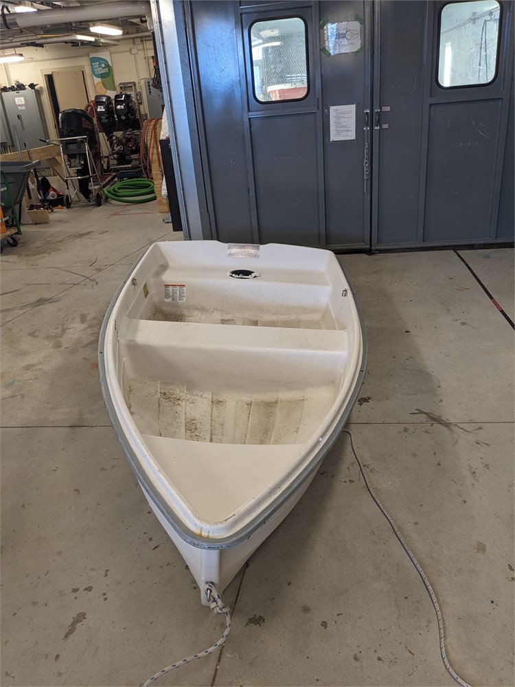 UW SWAP Online Auction - West Marine Classic Dinghy - NEEDS REPAIR (UW ...