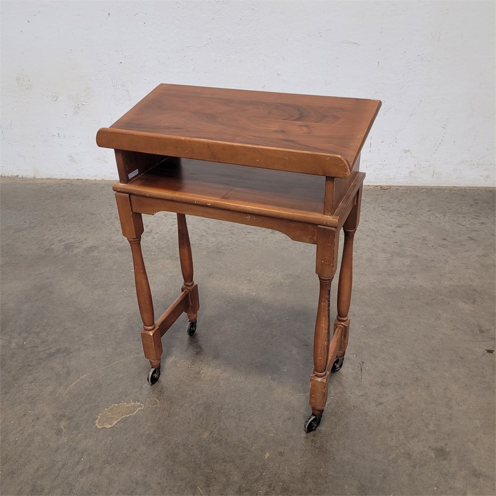 UW SWAP Online Auction - Mobile Table (B5)