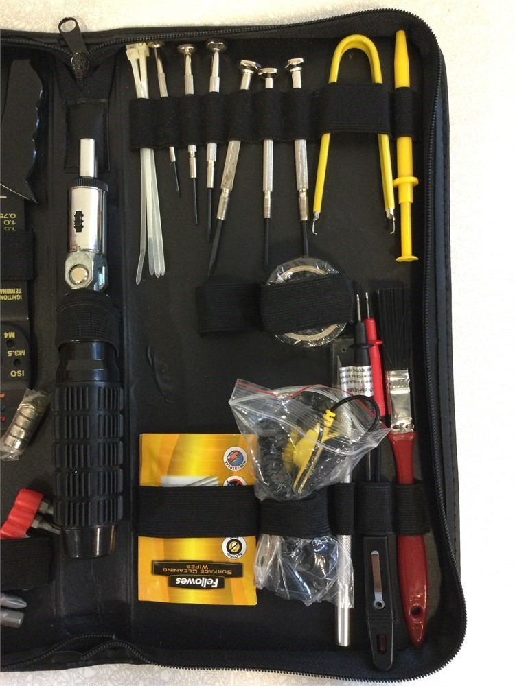 UW SWAP Online Auction - Computer Tool Kit (7A)