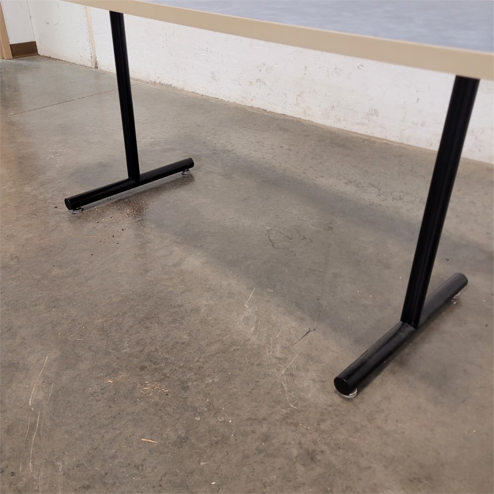 UW SWAP Online Auction - Table (2F)